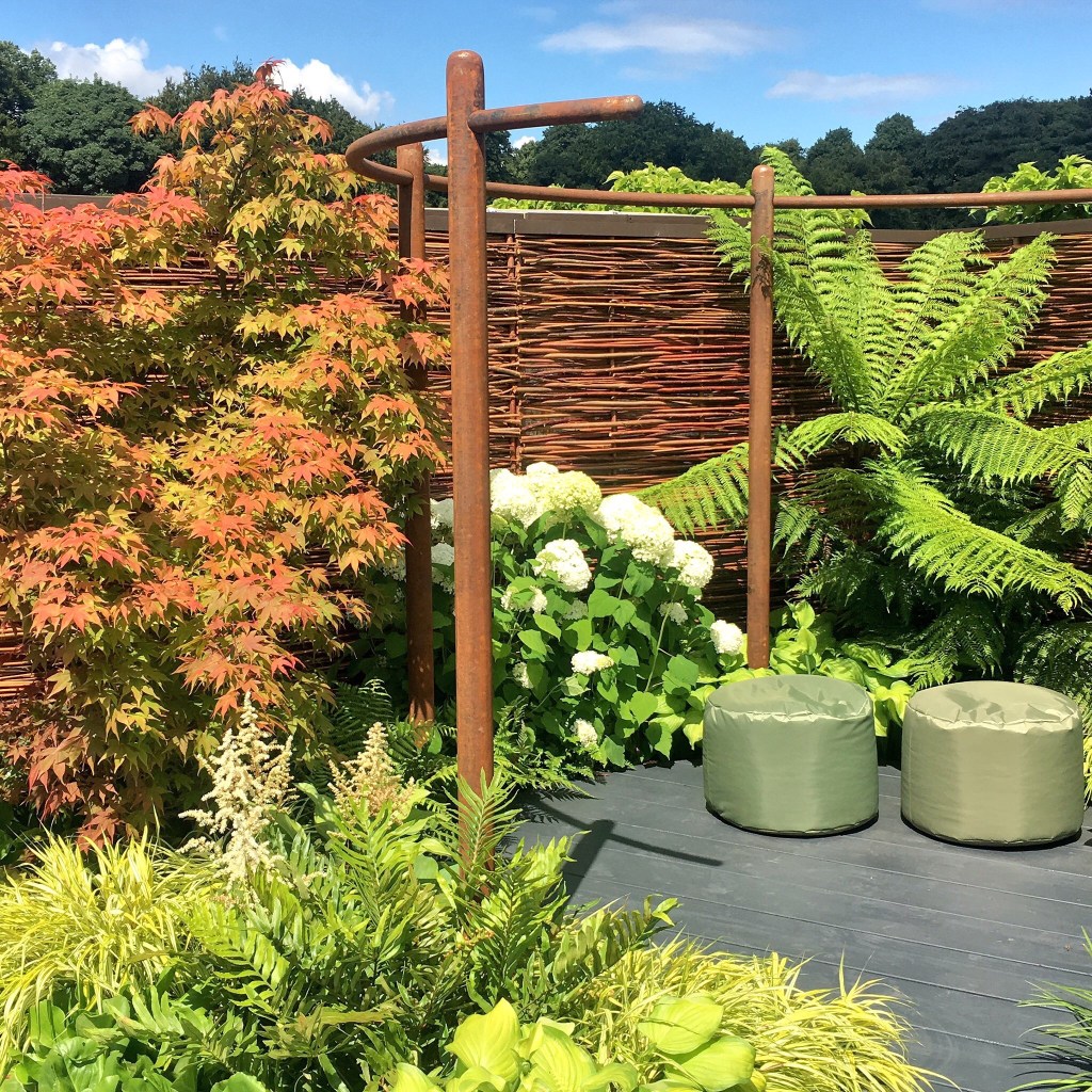 Share: Rocking The Rust Trend Outdoors