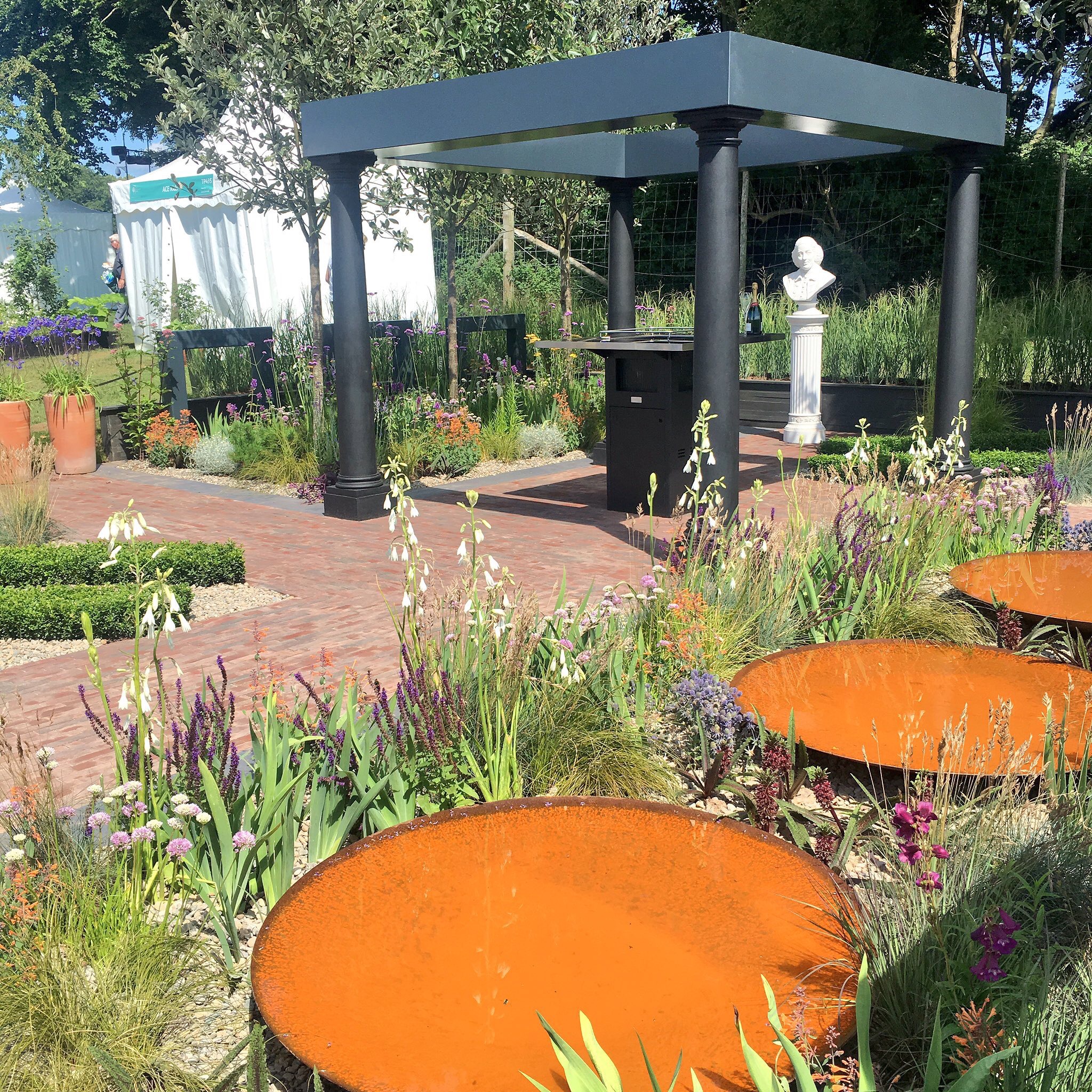 Share: Rocking The Rust Trend Outdoors