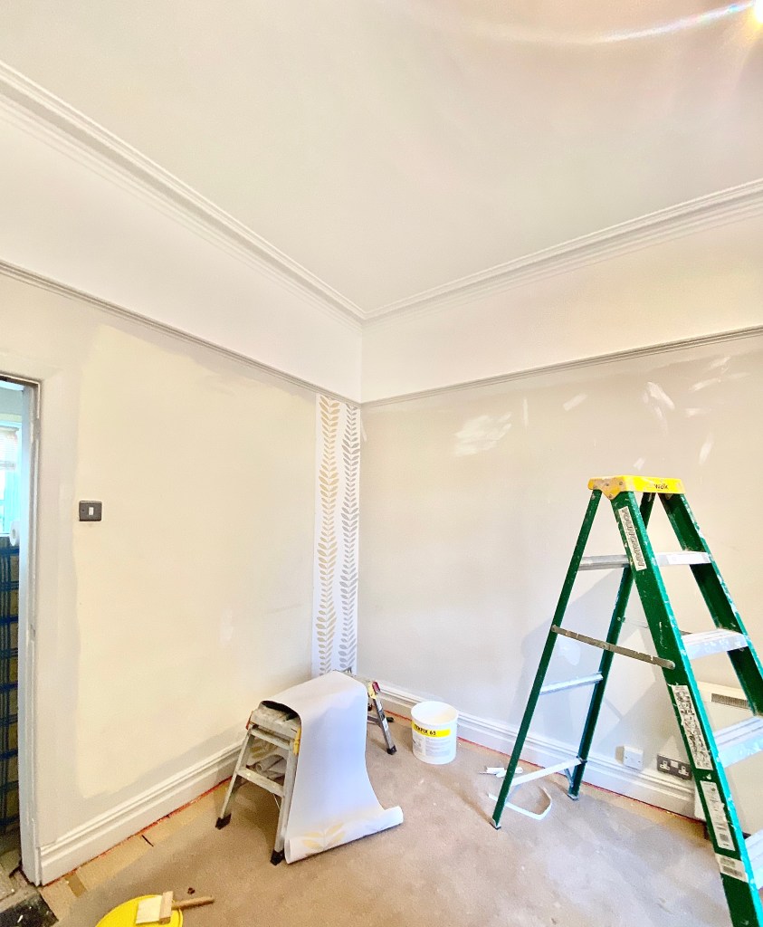 Review & How To – WallRock Fibreliner Paper On An Old Ceiling